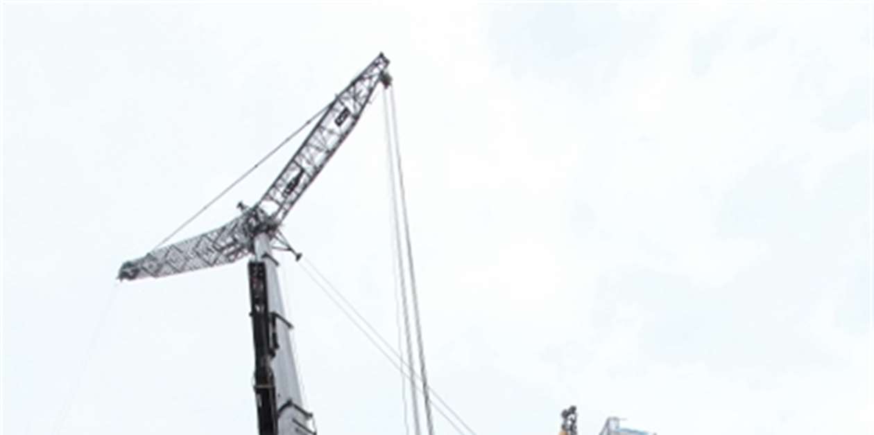 Howell's GMK6400 breezes through windy project - Crane & Transport Briefing